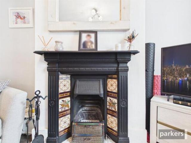 3 bedroom terraced house for sale in Wykeham Road, Reading, Berkshire, RG6