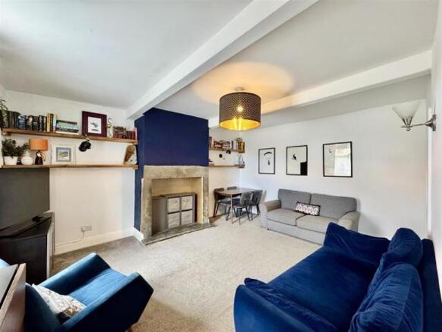 3 bedroom terraced house for sale in Town End, Almondbury, Huddersfield, HD5 8NW, HD5