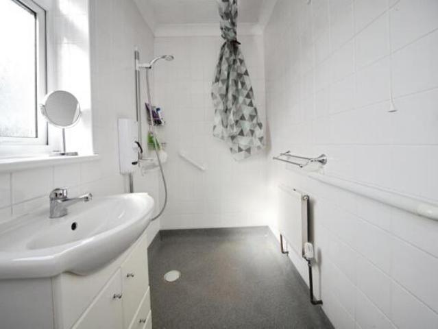 3 bedroom terraced house for sale in Toddington Road, Luton, LU4