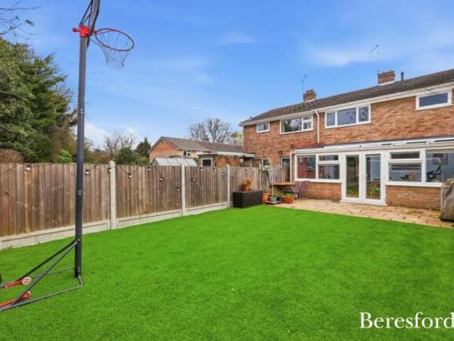 3 bedroom terraced house for sale in Tomlyns Close, Hutton, CM13