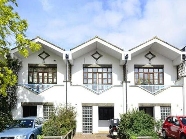 3 Bedroom Terraced House For Sale In Tooting Bec, London