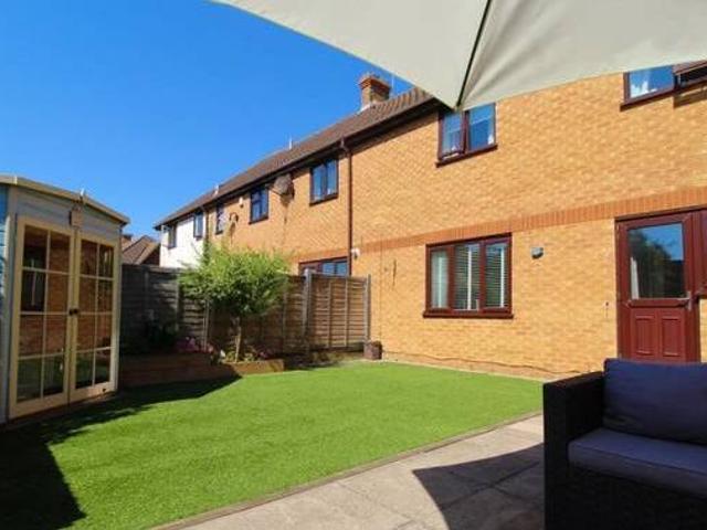 3 bedroom terraced house for sale in Tabbs Close Letchworth Garden City SG6