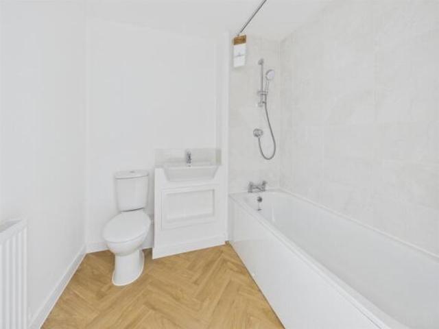 3 bedroom terraced house for sale in The Five Acres, Hempsted, GL2