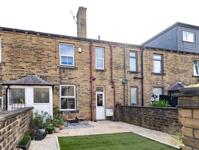3 bedroom terraced house for sale in The Grove, Idle, BD10