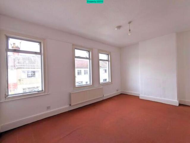 3 bedroom terraced house for sale in Theobald Street, Swindon, SN1