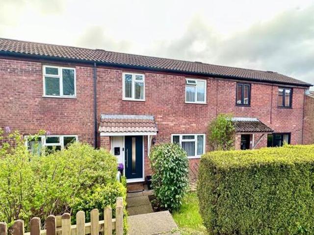 3 Bedroom Terraced House For Sale In Thornhill
