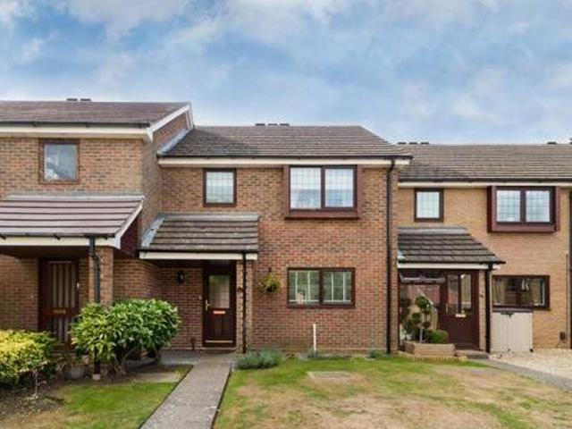 3 bedroom terraced house for sale in Tithe Barn Drive Maidenhead SL6