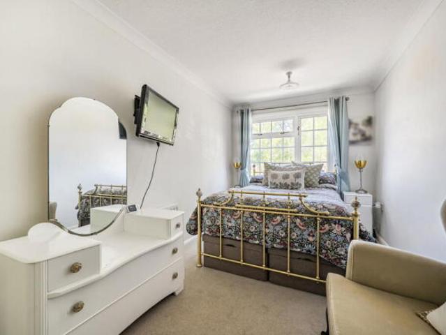 3 bedroom terraced house for sale in Tiverton Road, Basingstoke RG23 8EH, RG23