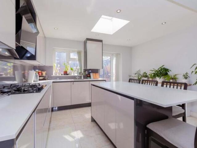 3 bedroom terraced house for sale in Trelawney Avenue, Langley, SL3
