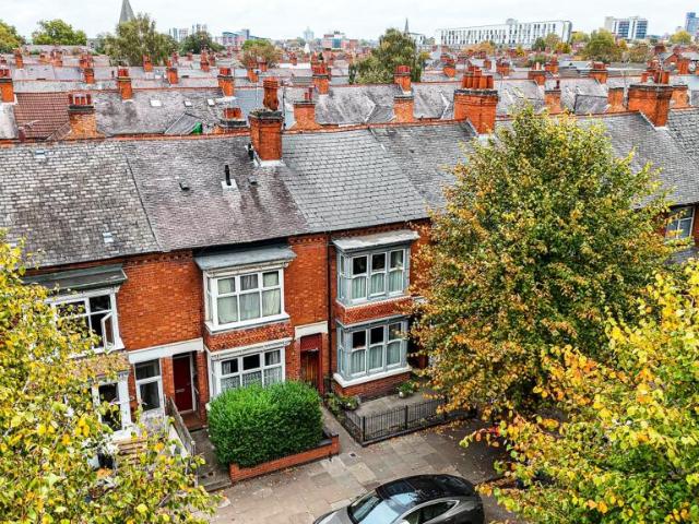 3 bedroom terraced house for sale in Upperton Road, Leicester, LE3