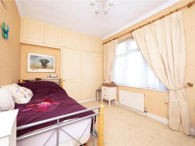 3 bedroom terraced house for sale in Vesta Avenue, St. Albans, Hertfordshire, AL1