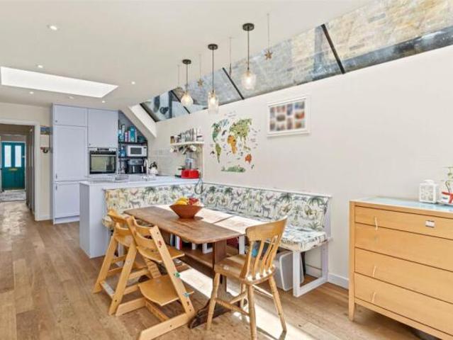 3 bedroom terraced house for sale in Victor Road, Teddington, TW11