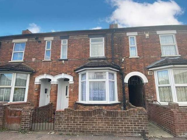 3 bedroom terraced house for sale in Victoria Road Bedford MK42
