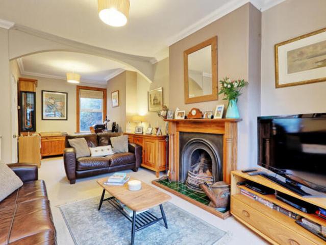 3 bedroom terraced house for sale in Victoria Road, Brentwood, CM14