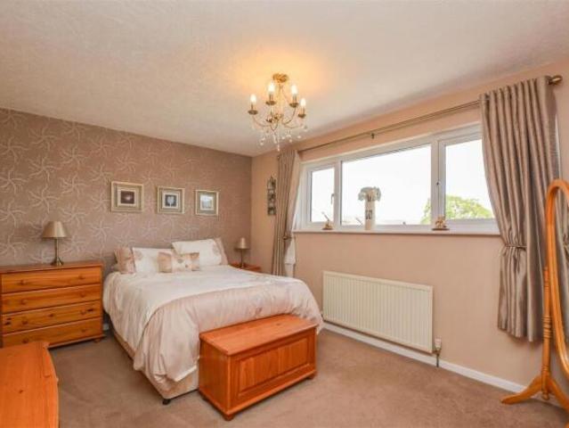 3 bedroom terraced house for sale in Viking Way, Pilgrims Hatch, Brentwood, CM15