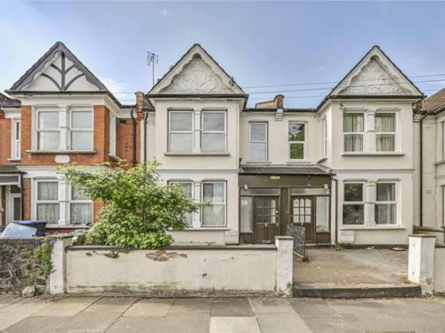 3 bedroom terraced house for sale in York Road, London, N11