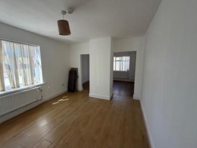 3 bedroom Terraced House To Let