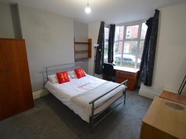 3 bedroom Terraced House To Let