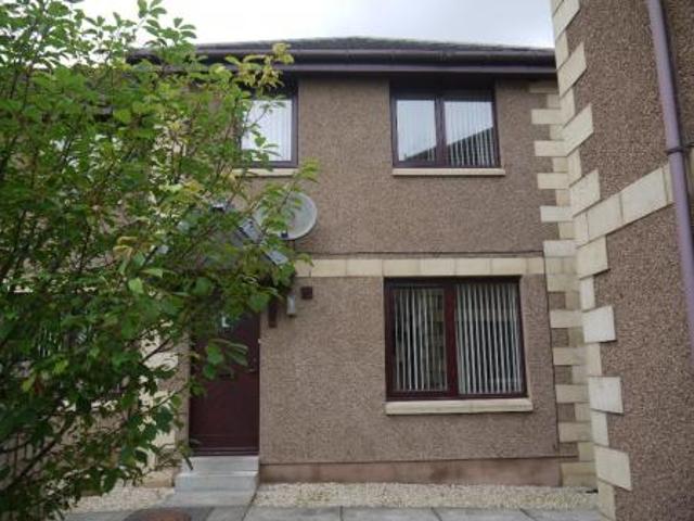 3 bedroom Terraced House To Let