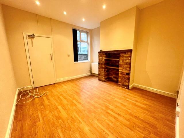 3 bedroom Terraced House To Let