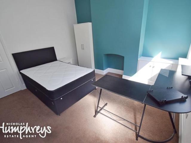 3 bedroom Terraced House To Let