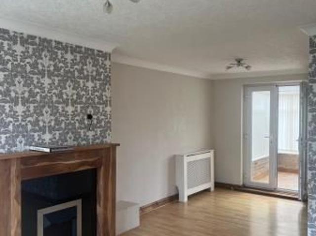 3 bedroom Terraced House To Let