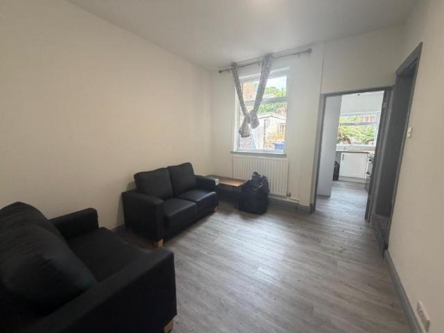 3 bedroom Terraced House To Let