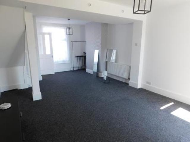 3 bedroom Terraced House To Let