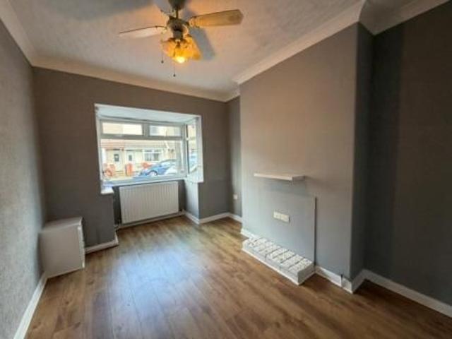 3 bedroom Terraced House To Let