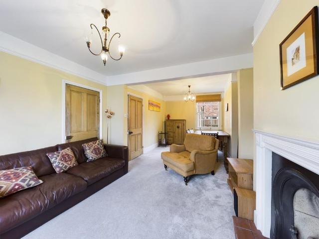 3 bedroom terraced house to rent
