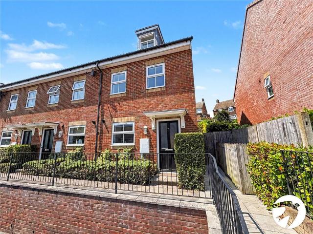 3 bedroom terraced house to rent
