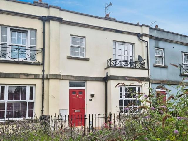 3 bedroom terraced house to rent