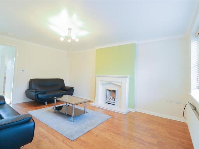 3 bedroom terraced house to rent