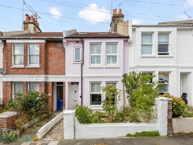 3 bedroom terraced house to rent