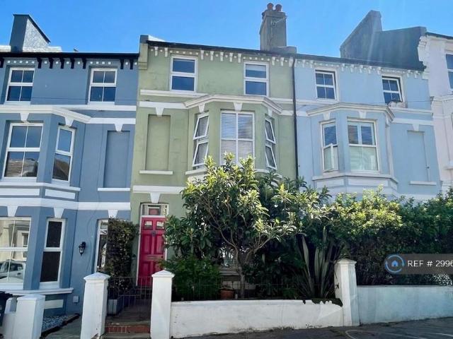 4 bedroom terraced house to rent