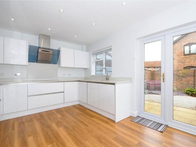 3 bedroom terraced house to rent