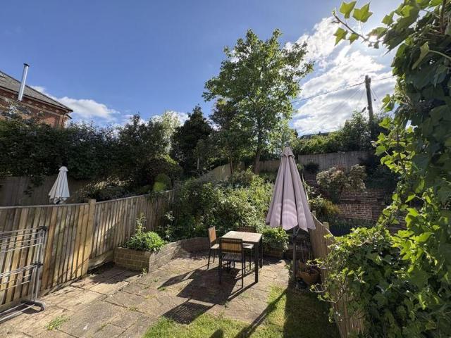 3 bedroom terraced house to rent