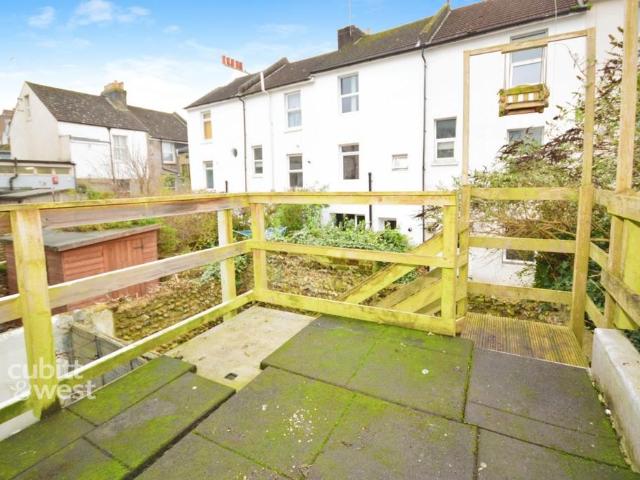 3 bedroom terraced house to rent