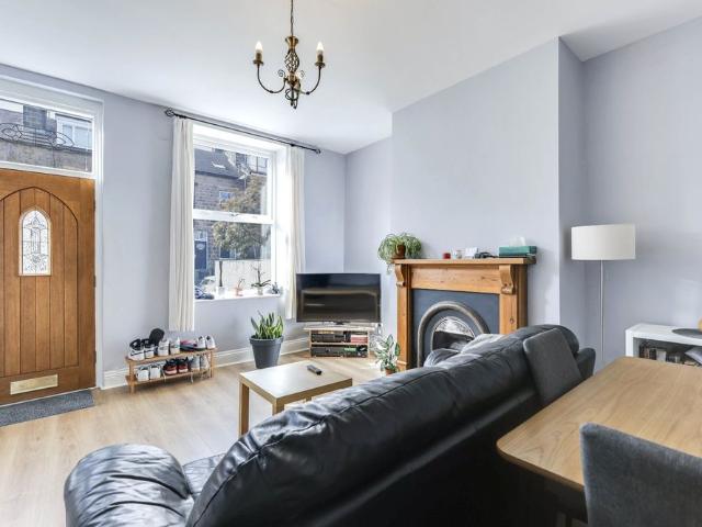 3 bedroom terraced house to rent