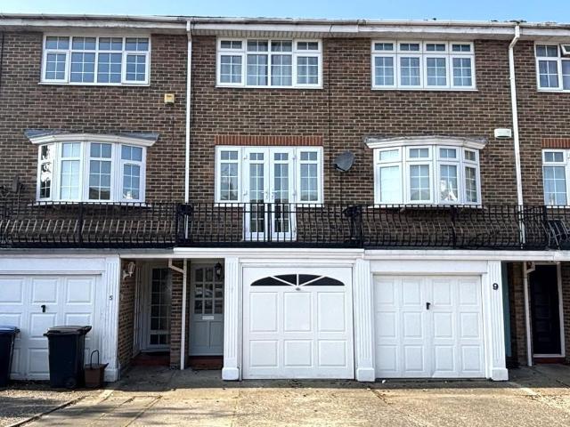 3 bedroom terraced house to rent