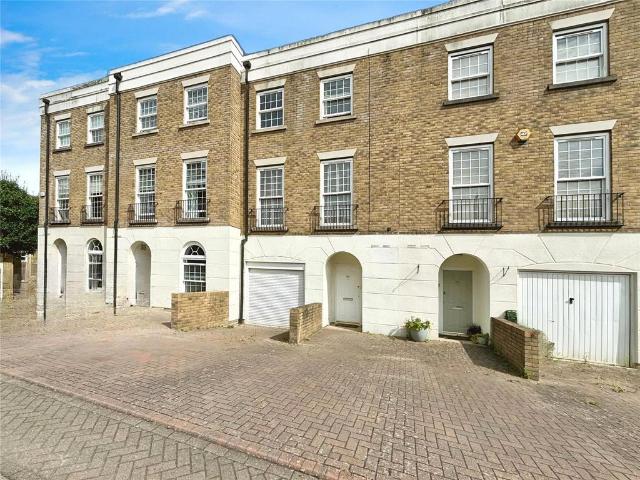 3 bedroom terraced house to rent