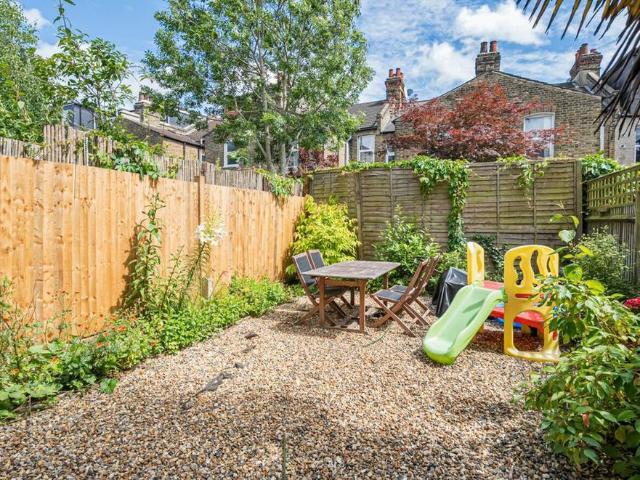3 bedroom terraced house to rent