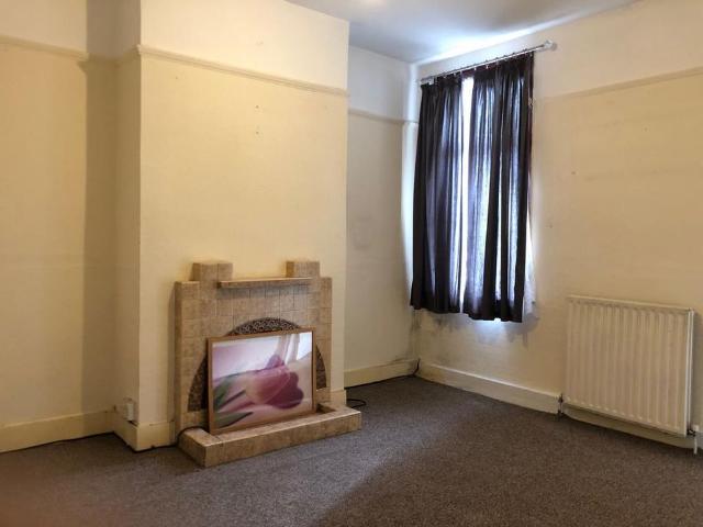 4 bedroom terraced house to rent
