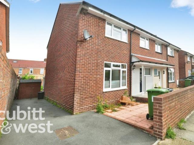 3 bedroom terraced house to rent