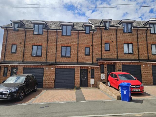 3 bedroom terraced house to rent
