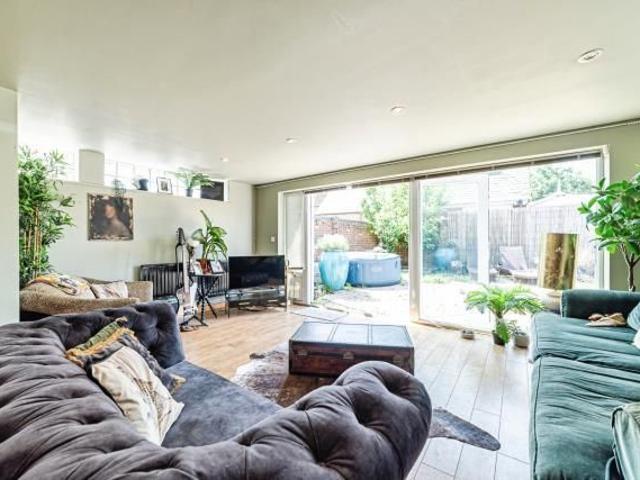3 bedroom terraced house to rent