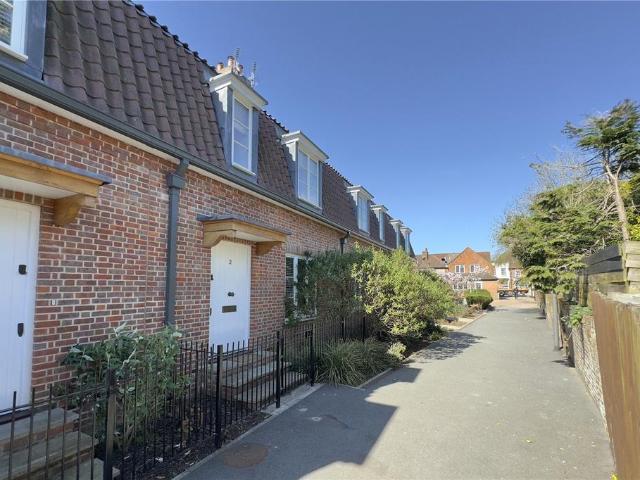 3 bedroom terraced house to rent