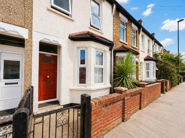 3 bedroom terraced house to rent