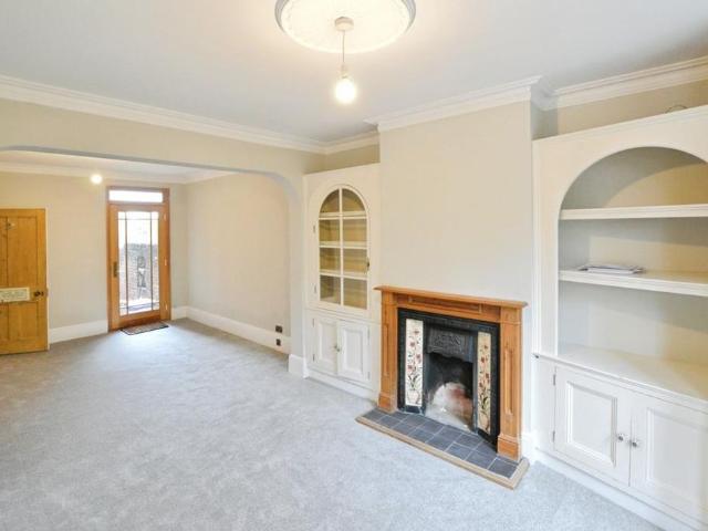 3 bedroom terraced house to rent