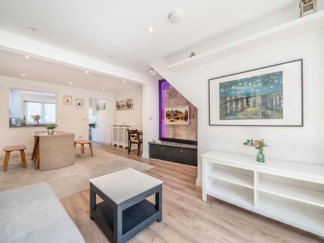 3 bedroom terraced house to rent
